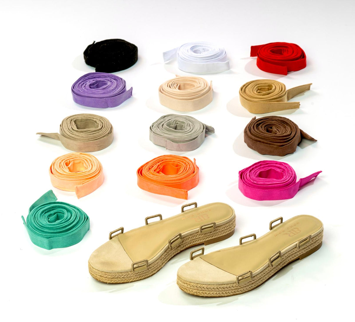 Shoes with interchangeable laces
